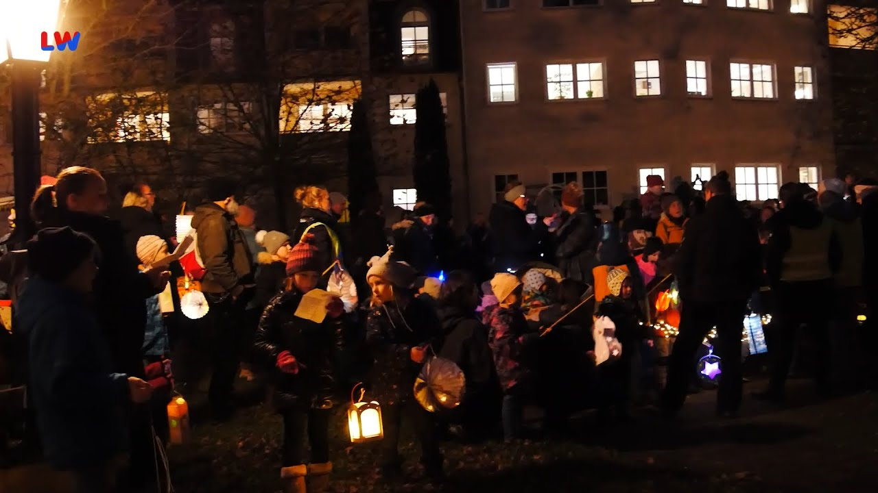 Pulsnitz: Leuchtende Laternen beim Martinsumzug LAUSITZWELLE ...